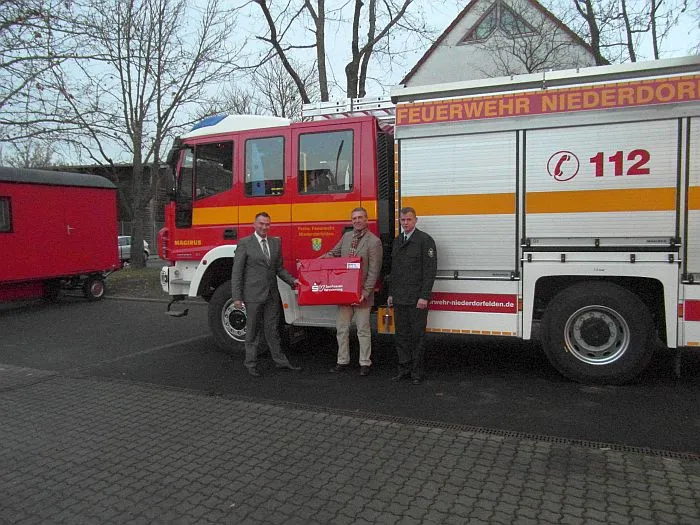 Vorsprung Online – Mobiler Rauchverschluss an Feuerwehr übergeben