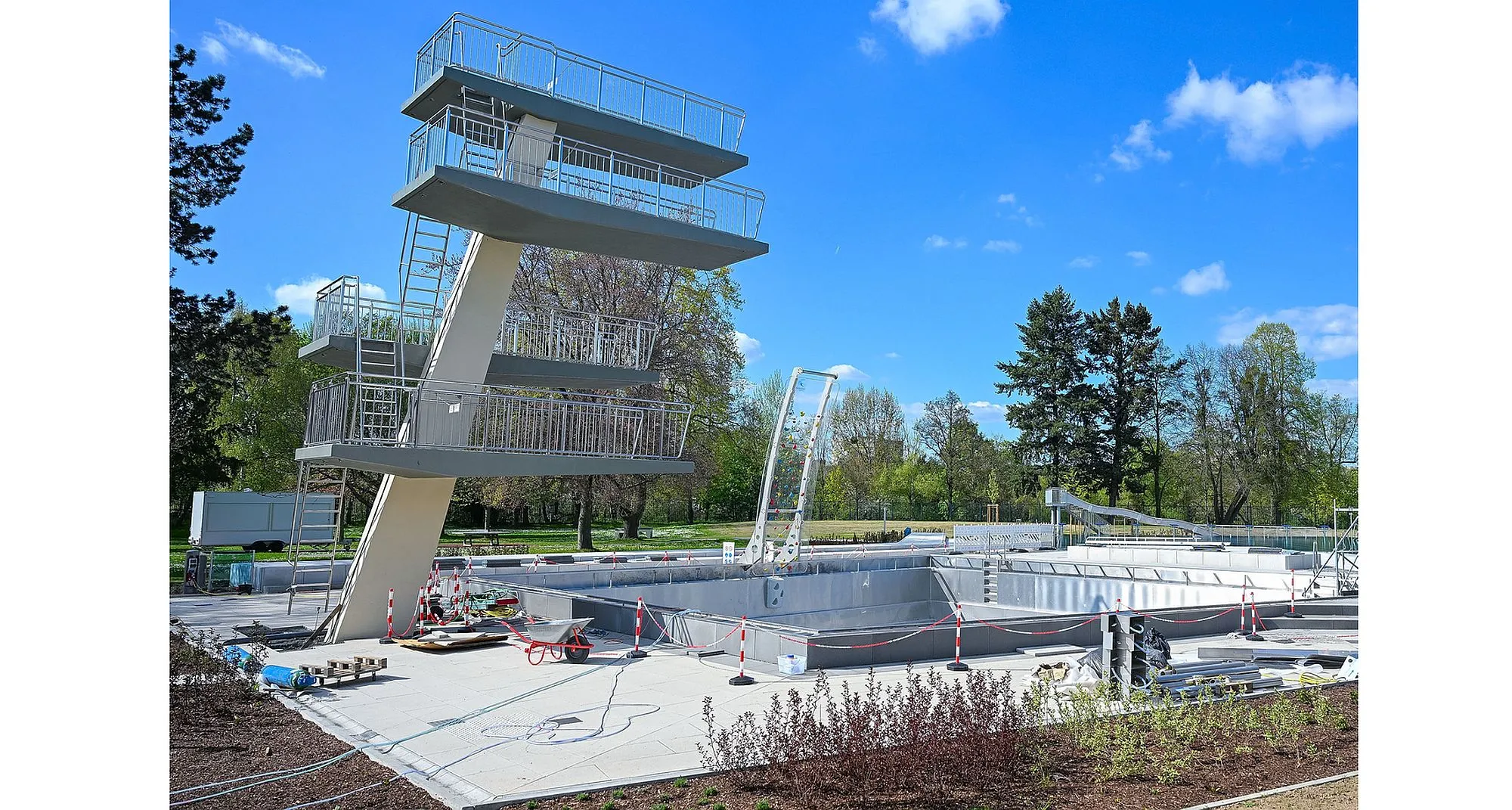 Vorsprung Online – Hanau: Umgebautes Heinrich-Fischer-Freibad öffnet am ...