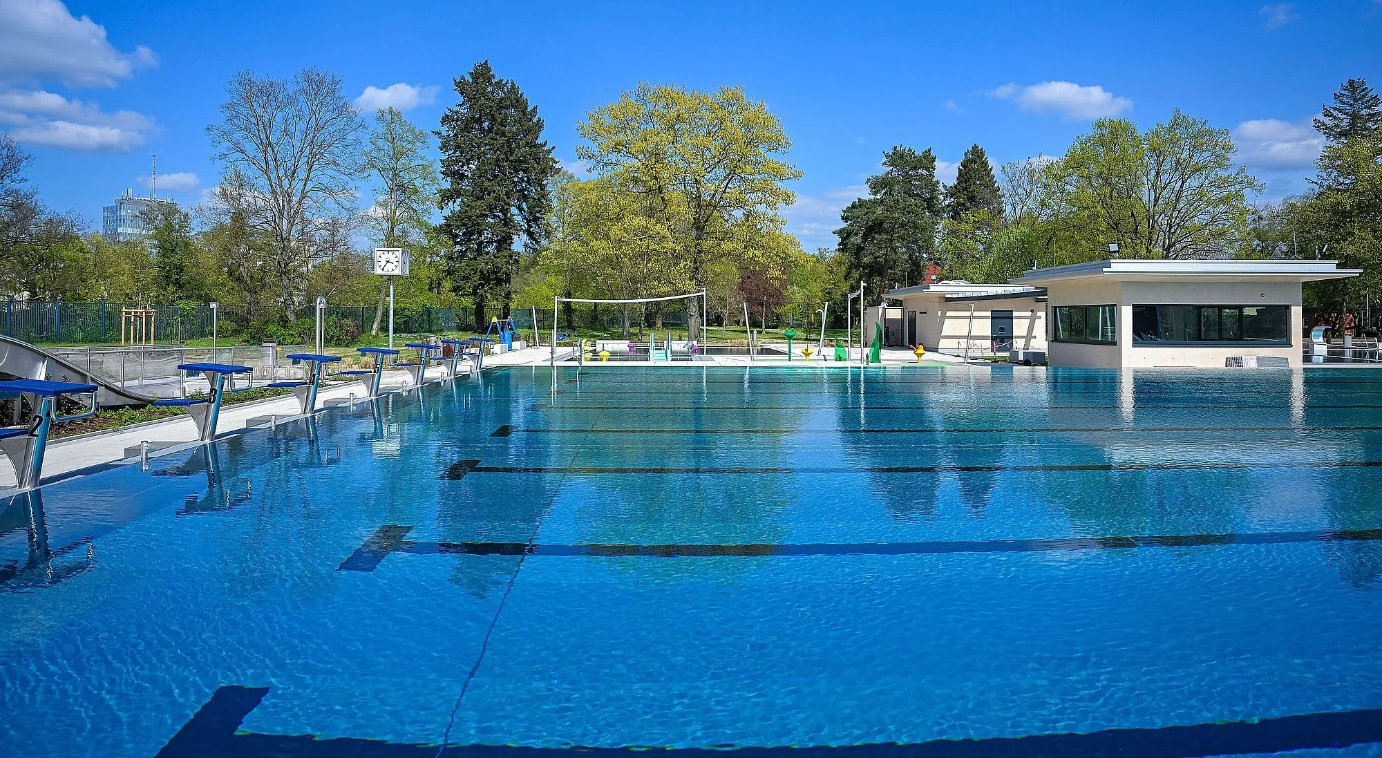 Vorsprung Online – Hanau: Umgebautes Heinrich-Fischer-Freibad öffnet am ...